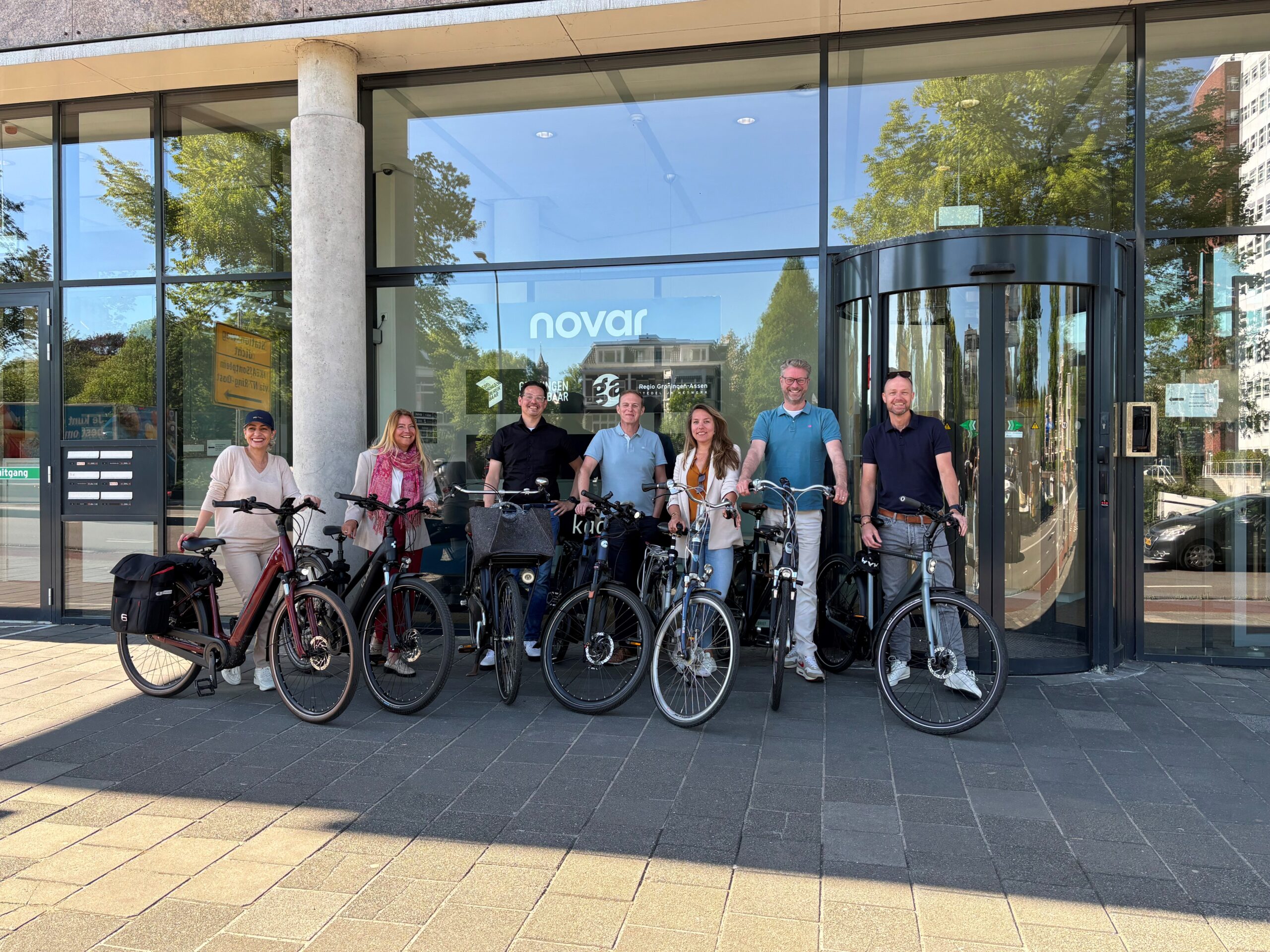 Collega's Regiobureau op de fiets - Regio Groningen-Assen